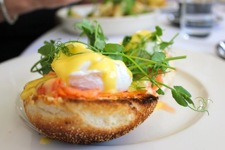 Mastering The Perfect Flip: How To Cook Over Easy Eggs Like A Pro ...